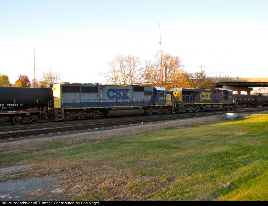 CSX 8542 and 5276